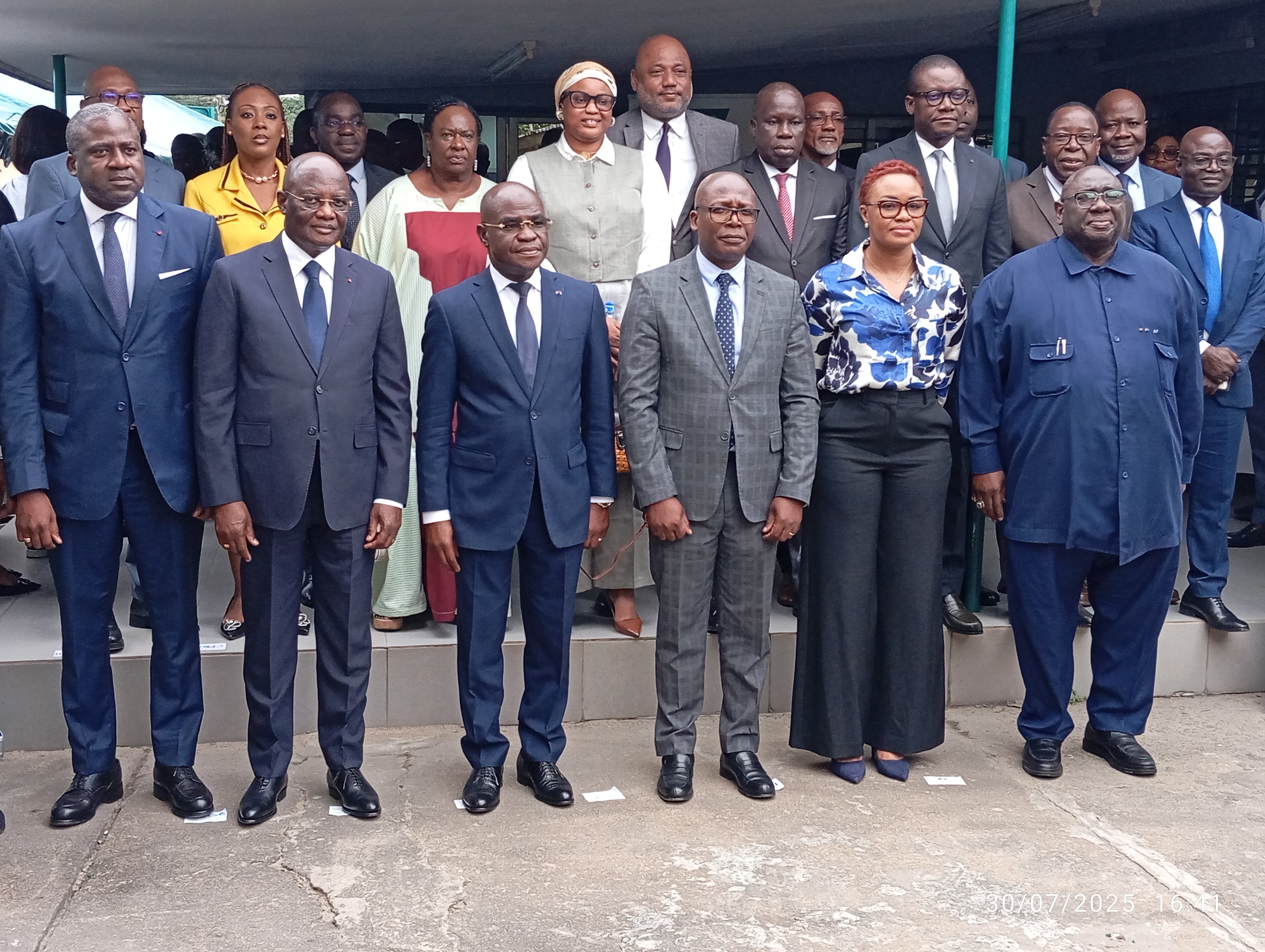 Poste de Côte d’Ivoire-Le ministre Ibrahim Kalil Konaté aux ...